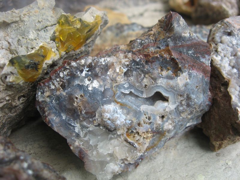 Kalcedon – Ásvány műhely – Egyedi Ásvány Ékszerek