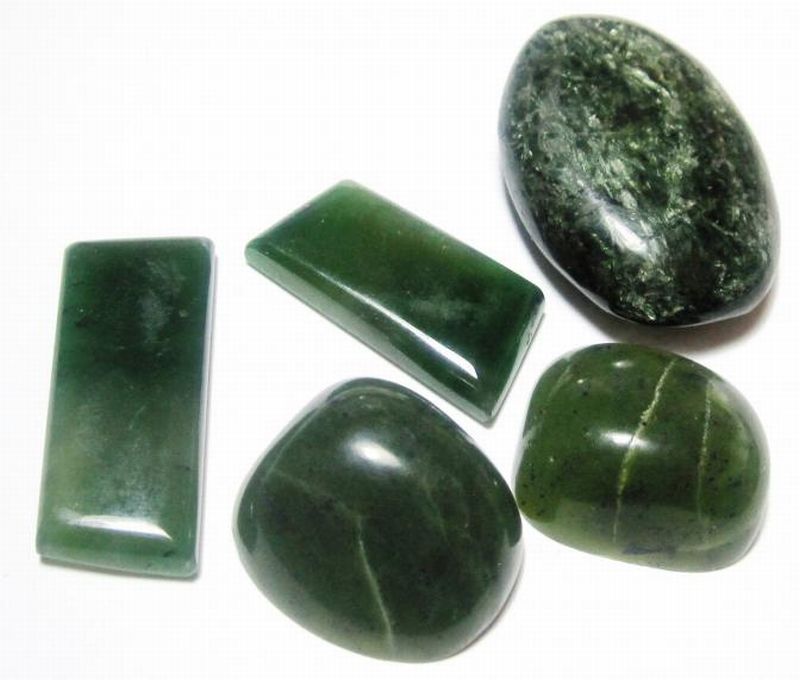 Nefrit – Ásvány műhely – Egyedi Ásvány Ékszerek